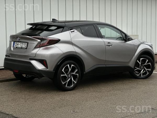 Серый Тойота C-HR 2018 в Рига, объемом двигателя 1.80 л и пробегом 85 тыс. км за 18900 €, фото 5 на AUTOMOTO.COM.LV