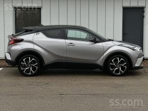 Серый Тойота C-HR 2018 в Рига, объемом двигателя 1.80 л и пробегом 85 тыс. км за 18500 €, фото 2 на AUTOMOTO.COM.LV