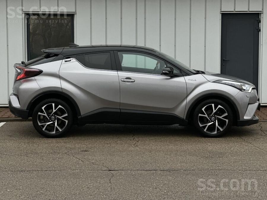Серый Тойота C-HR 2018 в Рига, объемом двигателя 1.80 л и пробегом 85 тыс. км за 18500 €, фото 2 на AUTOMOTO.COM.LV