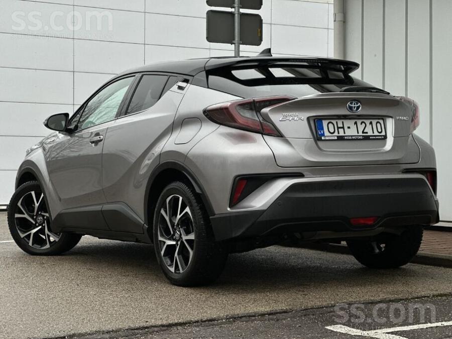 Серый Тойота C-HR 2018 в Рига, объемом двигателя 1.80 л и пробегом 85 тыс. км за 18500 €, фото 3 на AUTOMOTO.COM.LV