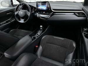 Серый Тойота C-HR 2018 в Рига, объемом двигателя 1.80 л и пробегом 85 тыс. км за 18500 €, фото 17 на AUTOMOTO.COM.LV