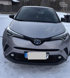 Pelēks Toyota C-HR 2018 Viļņa, ar dzinēja tilpumu 1.80 L un nobraukumu 160 tūkst. km par 18000 €, foto  vietnē AUTOMOTO.COM.LV