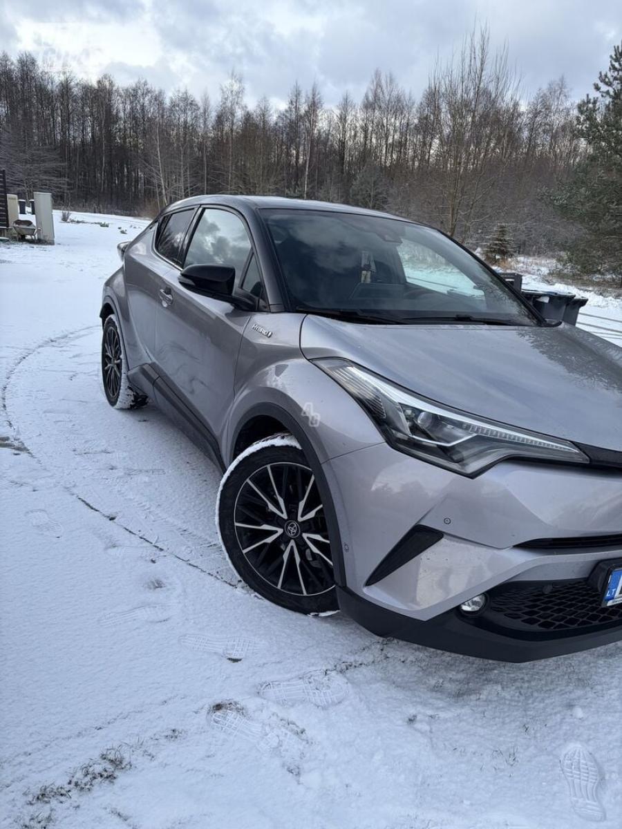 Grey Toyota C-HR 2018 in Vilnius, with an engine capacity of 1.80 L and mileage of 160 thousand km for 18000 €, photo 2 on AUTOMOTO.COM.LV