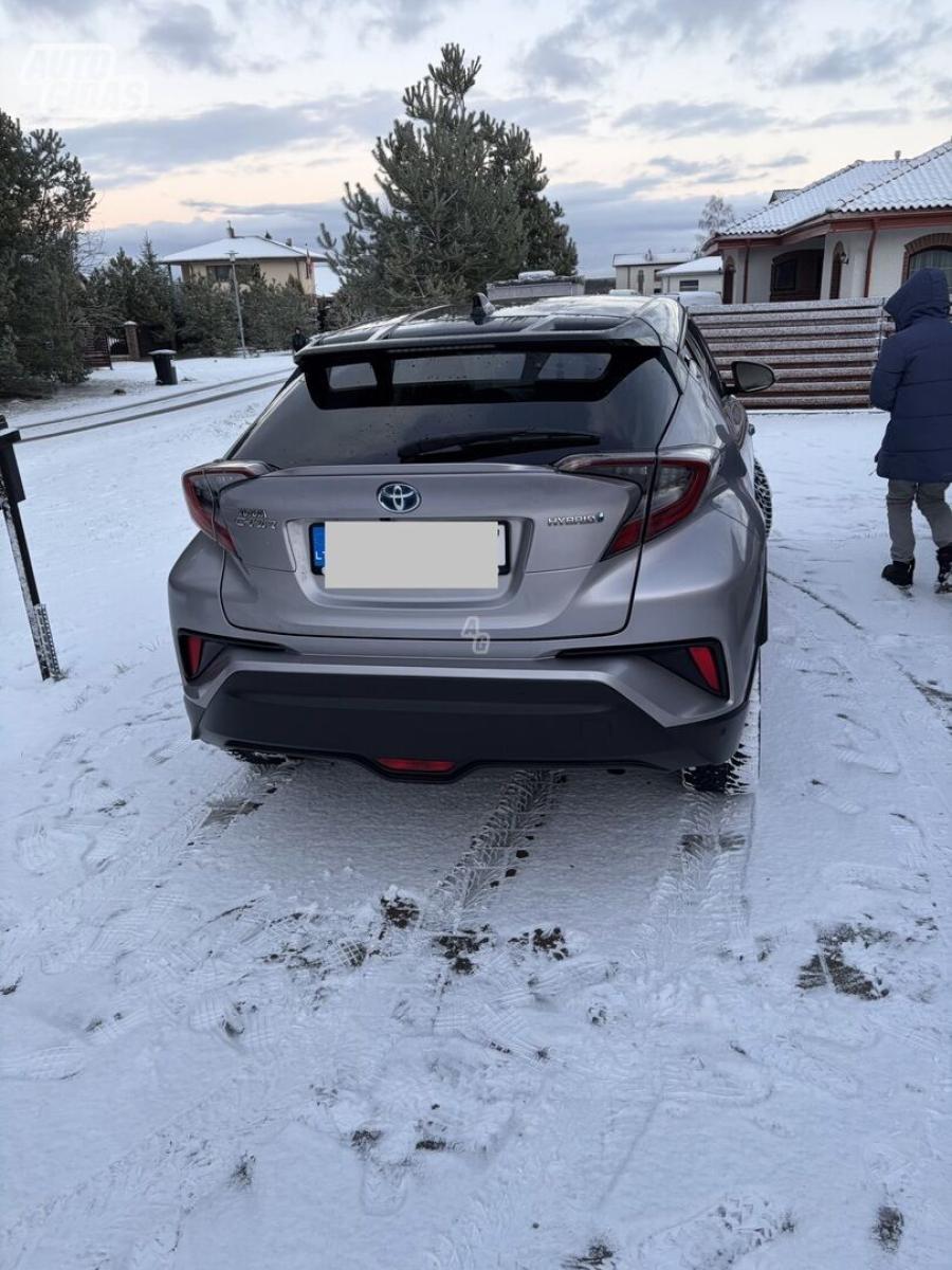 Grey Toyota C-HR 2018 in Vilnius, with an engine capacity of 1.80 L and mileage of 160 thousand km for 18000 €, photo 3 on AUTOMOTO.COM.LV
