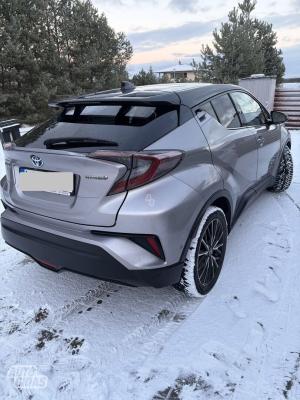 Grey Toyota C-HR 2018 in Vilnius, with an engine capacity of 1.80 L and mileage of 160 thousand km for 18000 €, photo 4 on AUTOMOTO.COM.LV