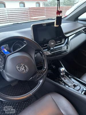 Grey Toyota C-HR 2018 in Vilnius, with an engine capacity of 1.80 L and mileage of 160 thousand km for 18000 €, photo 8 on AUTOMOTO.COM.LV