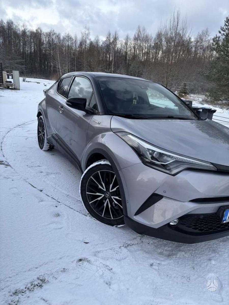 Pelēks Toyota C-HR 2018 Viļņa, ar dzinēja tilpumu 1.80 L un nobraukumu 160 tūkst. km par 18000 €, foto 1 vietnē AUTOMOTO.COM.LV