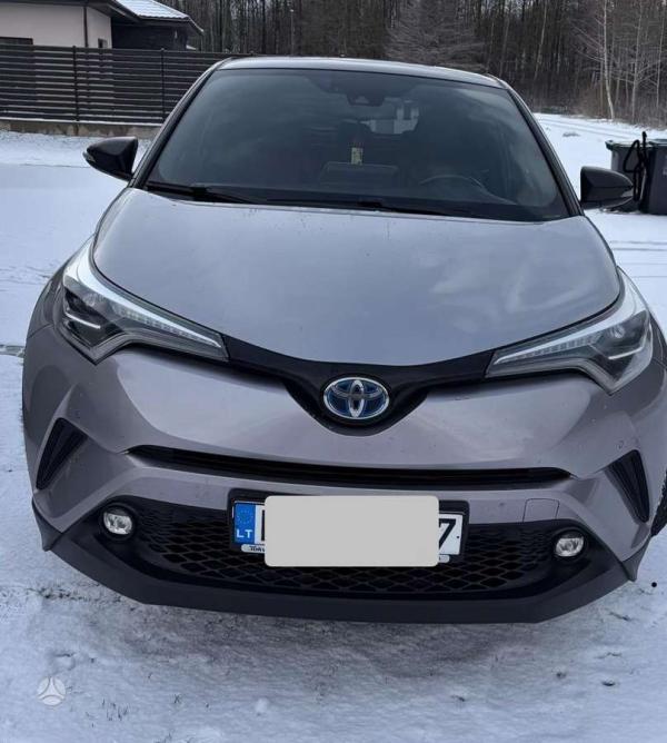 Серый Тойота C-HR 2018 в Вильнюс, объемом двигателя 1.80 л и пробегом 160 тыс. км за 18000 €, фото 2 на AUTOMOTO.COM.LV
