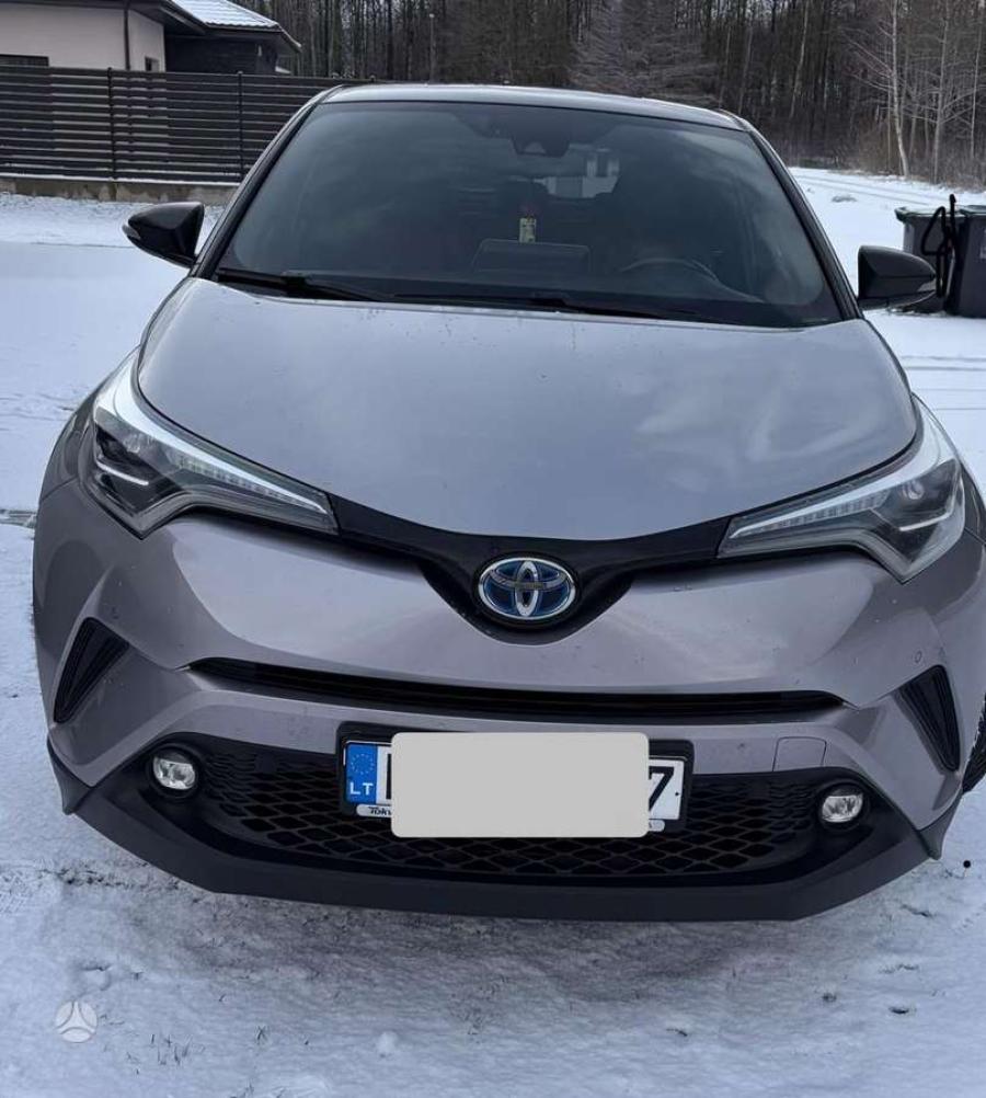 Pelēks Toyota C-HR 2018 Viļņa, ar dzinēja tilpumu 1.80 L un nobraukumu 160 tūkst. km par 18000 €, foto 2 vietnē AUTOMOTO.COM.LV