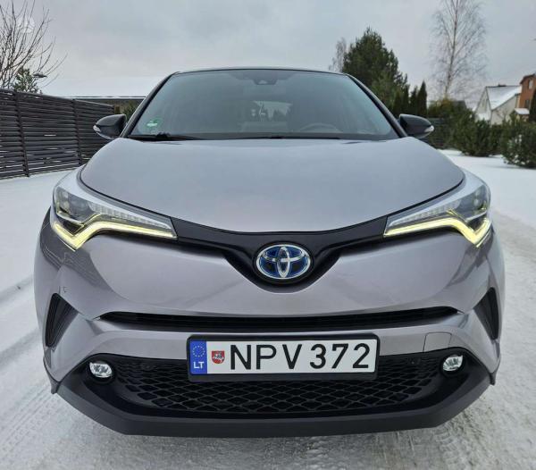 Grey Toyota C-HR 2018 in Siauliai, with an engine capacity of 1.80 L and mileage of 41 thousand km for 16700 €, photo 2 on AUTOMOTO.COM.LV