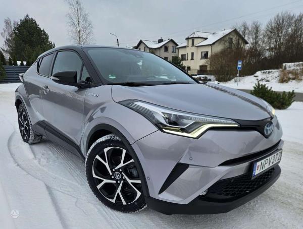 Grey Toyota C-HR 2018 in Siauliai, with an engine capacity of 1.80 L and mileage of 41 thousand km for 16700 €, photo 3 on AUTOMOTO.COM.LV