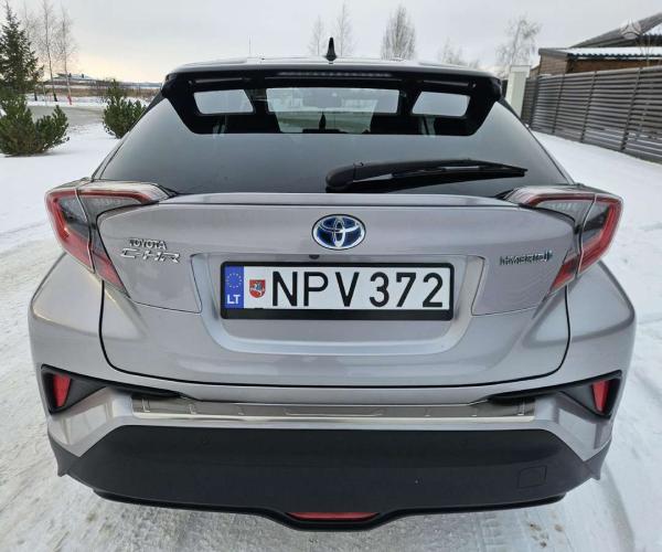 Grey Toyota C-HR 2018 in Siauliai, with an engine capacity of 1.80 L and mileage of 41 thousand km for 16700 €, photo 5 on AUTOMOTO.COM.LV