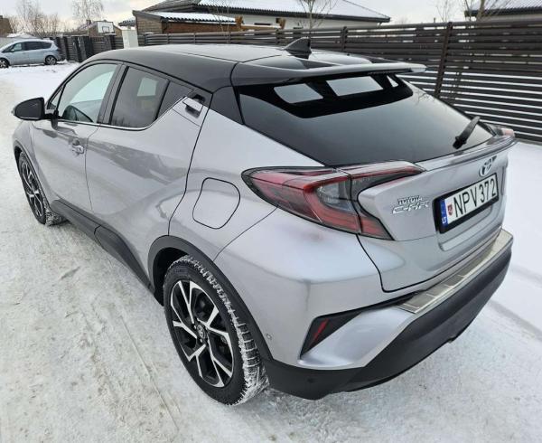 Grey Toyota C-HR 2018 in Siauliai, with an engine capacity of 1.80 L and mileage of 41 thousand km for 16700 €, photo 6 on AUTOMOTO.COM.LV