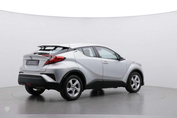 Серый Тойота C-HR 2018 в Вильнюс, объемом двигателя 1.80 л и пробегом 115 тыс. км за 18900 €, фото 3 на AUTOMOTO.COM.LV