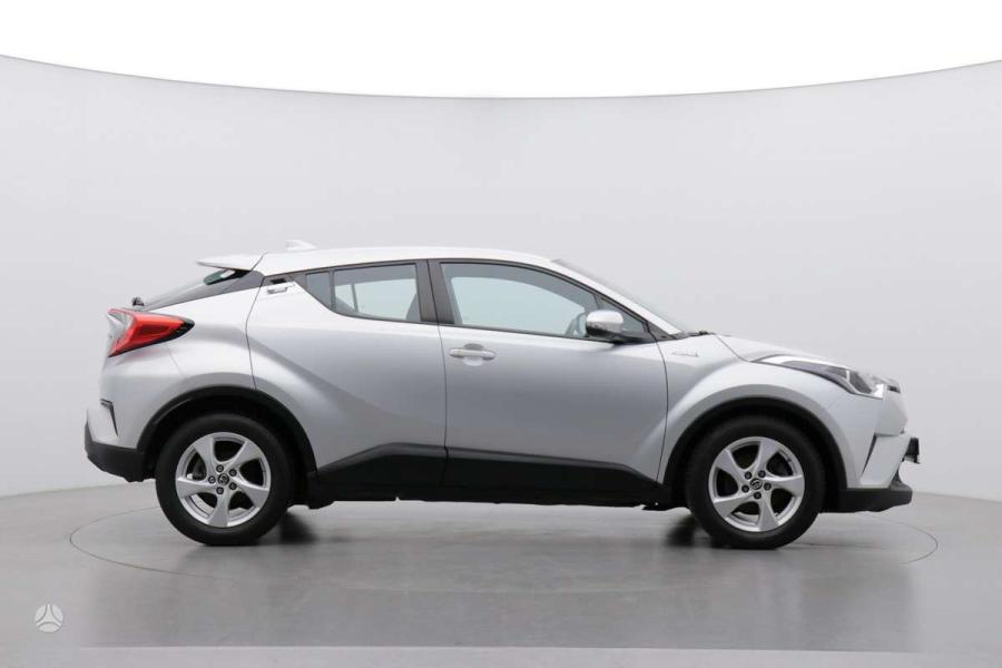 Grey Toyota C-HR 2018 in Vilnius, with an engine capacity of 1.80 L and mileage of 115 thousand km for 18900 €, photo 17 on AUTOMOTO.COM.LV