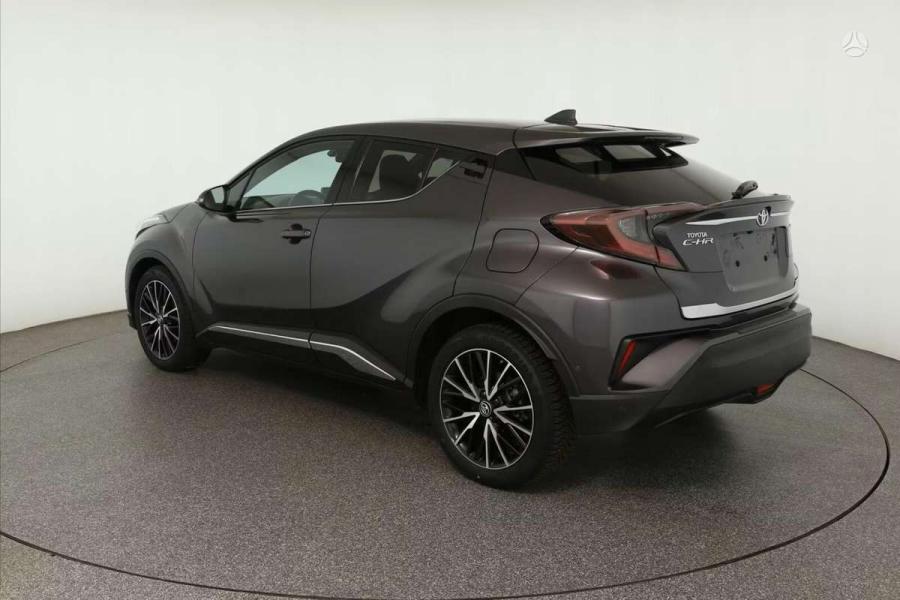 Pelēks Toyota C-HR 2018 Rīga, ar dzinēja tilpumu 1.20 L un nobraukumu 86 tūkst. km par 15700 €, foto 2 vietnē AUTOMOTO.COM.LV