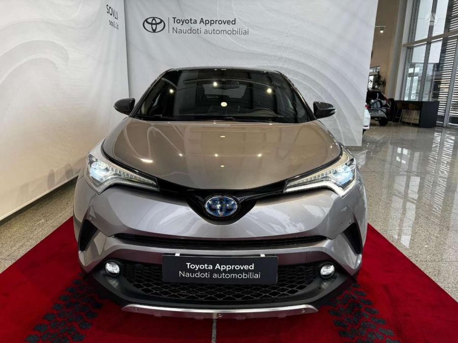 Серый Тойота C-HR 2018 в Шяуляй, объемом двигателя 1.80 л и пробегом 54 тыс. км за 19900 €, фото 3 на AUTOMOTO.COM.LV