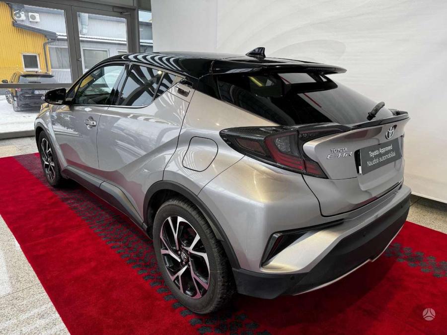 Серый Тойота C-HR 2018 в Шяуляй, объемом двигателя 1.80 л и пробегом 54 тыс. км за 19900 €, фото 6 на AUTOMOTO.COM.LV