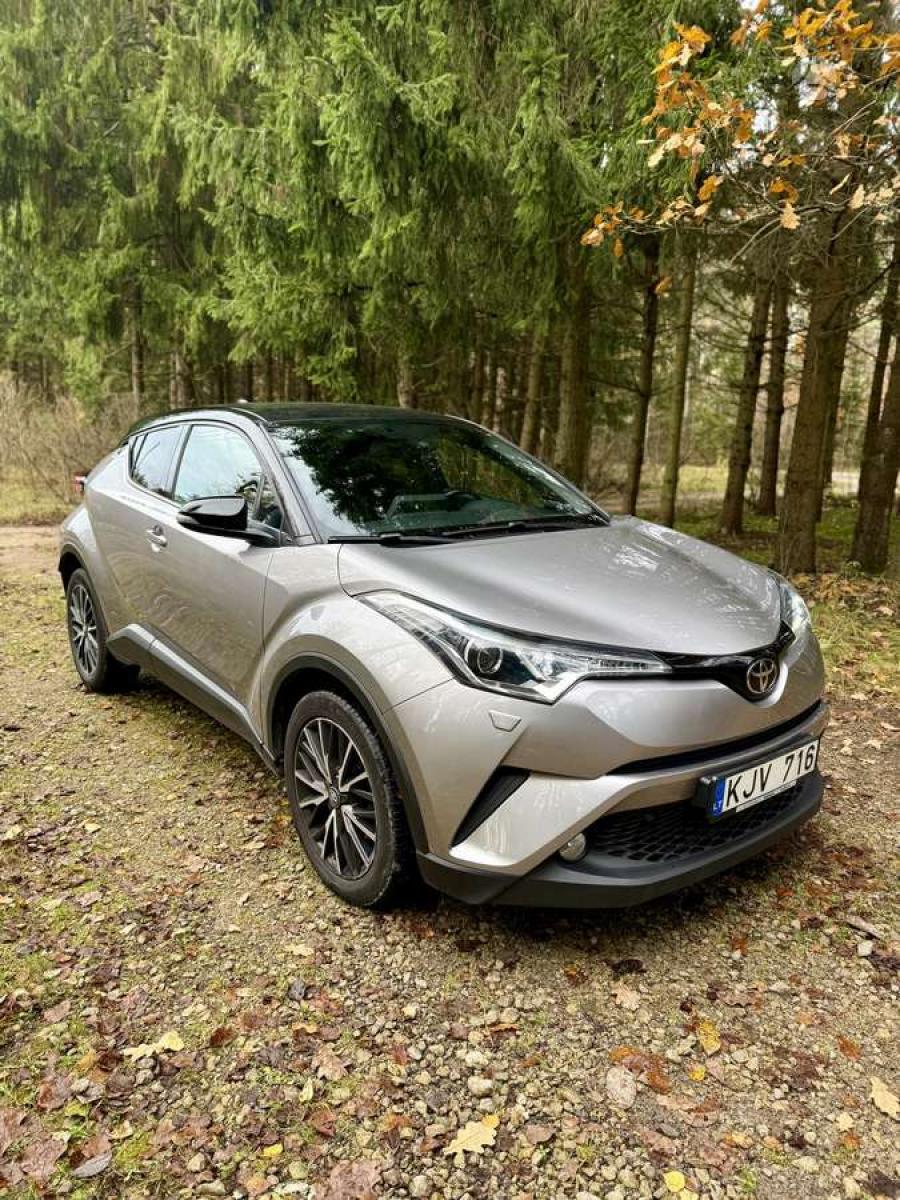 Grey Toyota C-HR 2018 in Vilnius, with an engine capacity of 1.20 L and mileage of 102 thousand km for 16500 €, photo 1 on AUTOMOTO.COM.LV