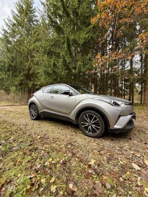Grey Toyota C-HR 2018 in Vilnius, with an engine capacity of 1.20 L and mileage of 102 thousand km for 16500 €, photo 2 on AUTOMOTO.COM.LV