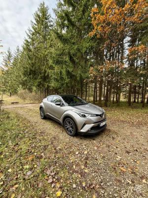Grey Toyota C-HR 2018 in Vilnius, with an engine capacity of 1.20 L and mileage of 102 thousand km for 16500 €, photo 3 on AUTOMOTO.COM.LV
