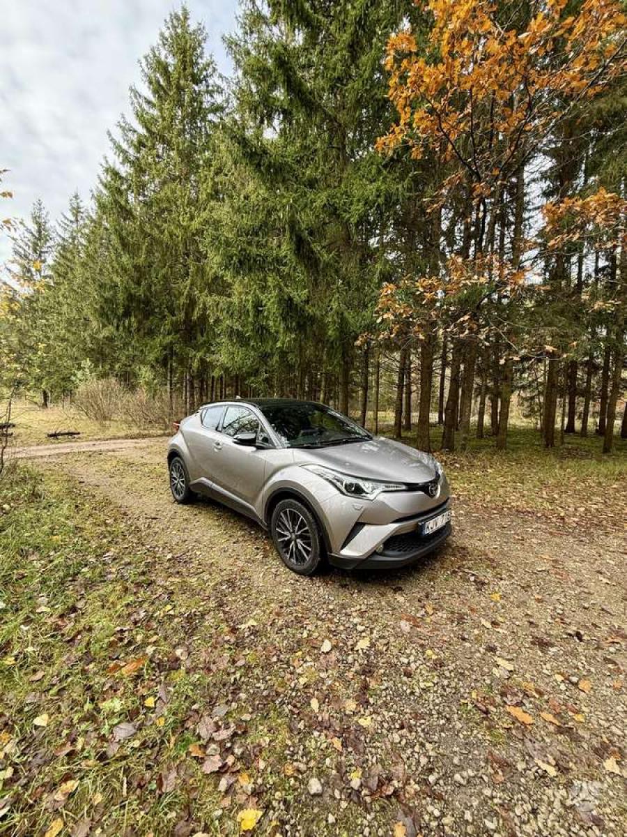 Grey Toyota C-HR 2018 in Vilnius, with an engine capacity of 1.20 L and mileage of 102 thousand km for 16500 €, photo 3 on AUTOMOTO.COM.LV