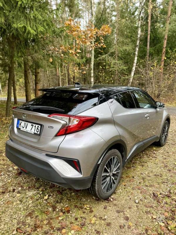 Серый Тойота C-HR 2018 в Вильнюс, объемом двигателя 1.20 л и пробегом 102 тыс. км за 16500 €, фото 4 на AUTOMOTO.COM.LV
