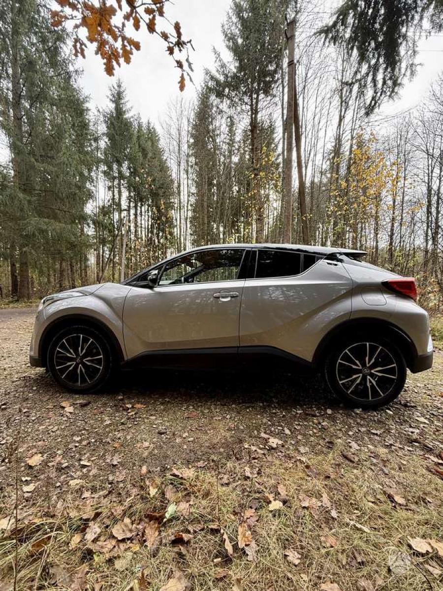 Grey Toyota C-HR 2018 in Vilnius, with an engine capacity of 1.20 L and mileage of 102 thousand km for 16500 €, photo 7 on AUTOMOTO.COM.LV