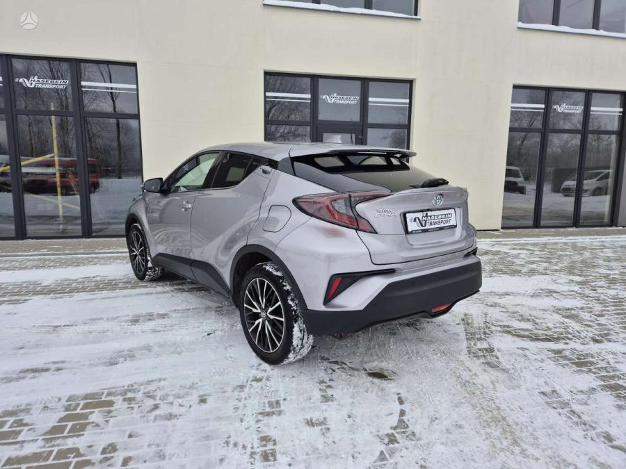 Pelēks Toyota C-HR 2018 Marijampole, ar dzinēja tilpumu 1.20 L un nobraukumu 67 tūkst. km par 17000 €, foto 8 vietnē AUTOMOTO.COM.LV