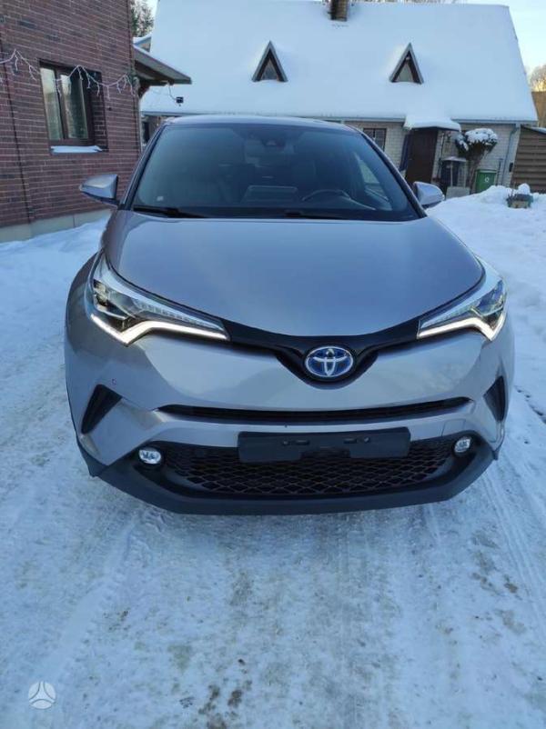 Grey Toyota C-HR 2018 in Kaunas, with an engine capacity of 1.80 L and mileage of 182 thousand km for 16250 €, photo 2 on AUTOMOTO.COM.LV