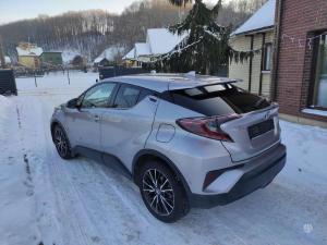 Grey Toyota C-HR 2018 in Kaunas, with an engine capacity of 1.80 L and mileage of 182 thousand km for 16250 €, photo 3 on AUTOMOTO.COM.LV