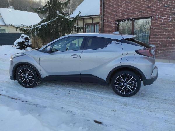 Grey Toyota C-HR 2018 in Kaunas, with an engine capacity of 1.80 L and mileage of 182 thousand km for 16250 €, photo 5 on AUTOMOTO.COM.LV