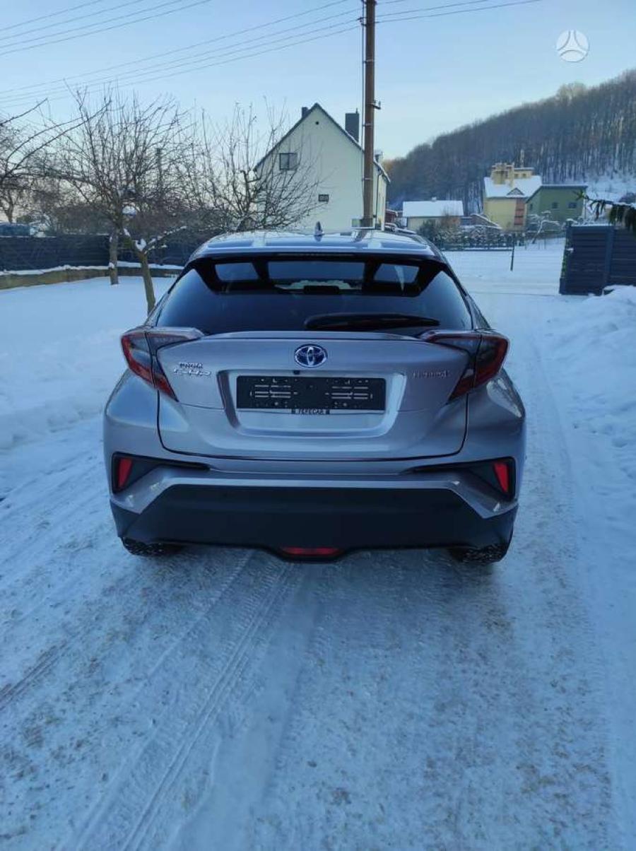 Grey Toyota C-HR 2018 in Kaunas, with an engine capacity of 1.80 L and mileage of 182 thousand km for 16250 €, photo 6 on AUTOMOTO.COM.LV