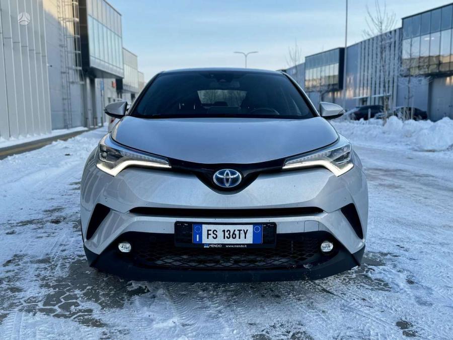 Pelēks Toyota C-HR 2018 Viļņa, ar dzinēja tilpumu 1.80 L un nobraukumu 167 tūkst. km par 15990 €, foto 5 vietnē AUTOMOTO.COM.LV