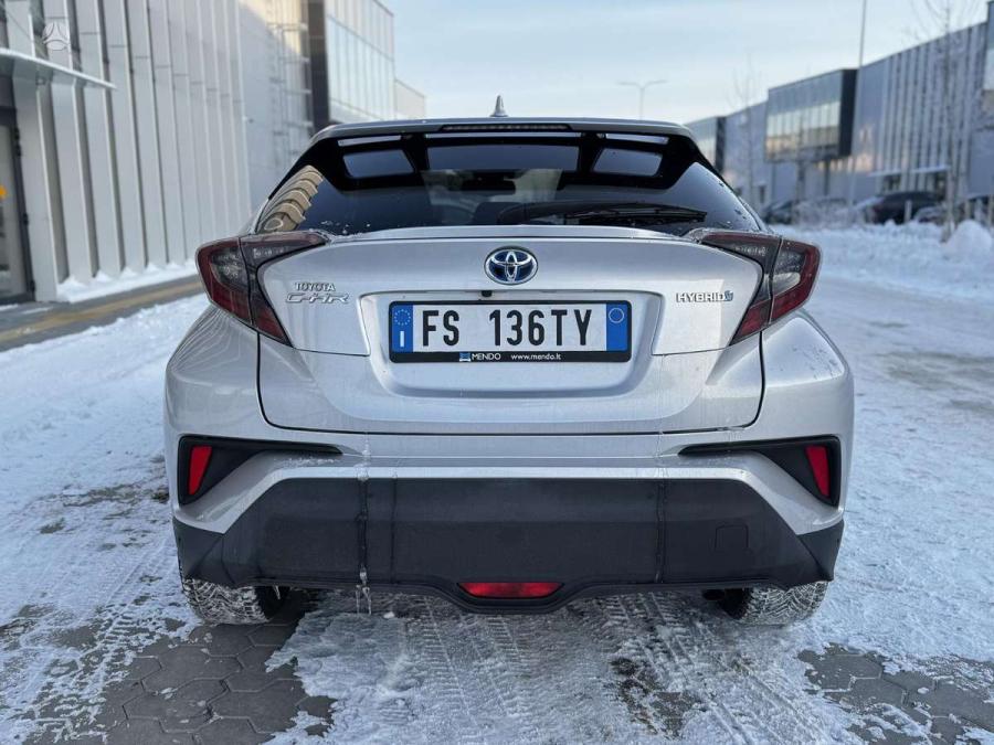 Pelēks Toyota C-HR 2018 Viļņa, ar dzinēja tilpumu 1.80 L un nobraukumu 167 tūkst. km par 15990 €, foto 6 vietnē AUTOMOTO.COM.LV