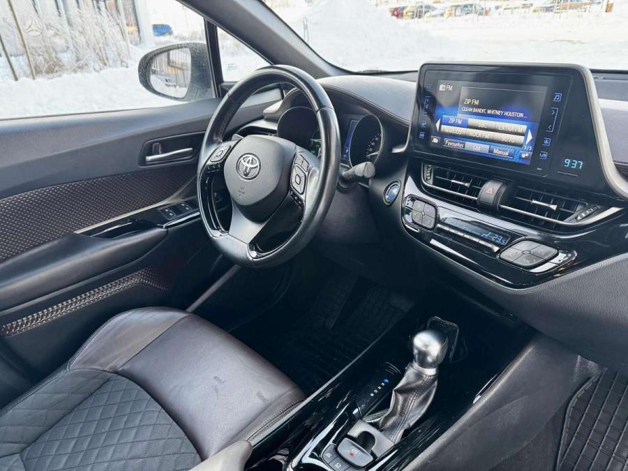 Pelēks Toyota C-HR 2018 Viļņa, ar dzinēja tilpumu 1.80 L un nobraukumu 167 tūkst. km par 15990 €, foto 21 vietnē AUTOMOTO.COM.LV