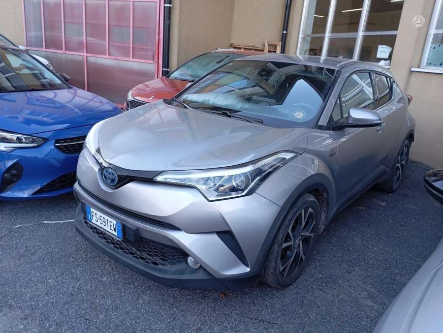 Pelēks Toyota C-HR 2018 Šauļi, ar dzinēja tilpumu 1.80 L un nobraukumu 131 tūkst. km par 14900 €, foto 1 vietnē AUTOMOTO.COM.LV