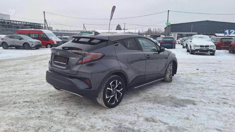 Серый Тойота C-HR 2018 в Каунас, объемом двигателя 1.80 л и пробегом 155 тыс. км за 15950 €, фото 4 на AUTOMOTO.COM.LV