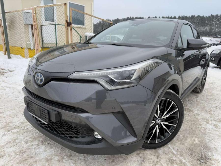 Grey Toyota C-HR 2018 in Vilnius, with an engine capacity of 1.80 L and mileage of 170 thousand km for 16000 €, photo 1 on AUTOMOTO.COM.LV