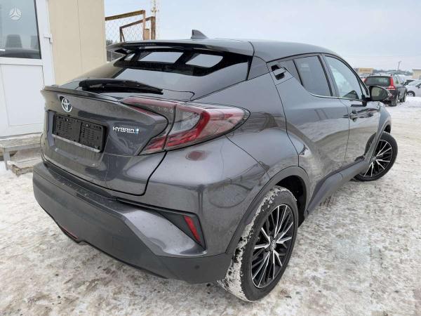 Grey Toyota C-HR 2018 in Vilnius, with an engine capacity of 1.80 L and mileage of 170 thousand km for 16000 €, photo 8 on AUTOMOTO.COM.LV