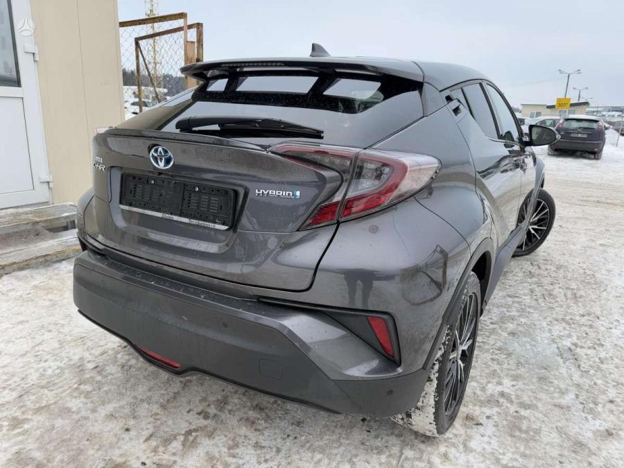 Grey Toyota C-HR 2018 in Vilnius, with an engine capacity of 1.80 L and mileage of 170 thousand km for 16000 €, photo 9 on AUTOMOTO.COM.LV