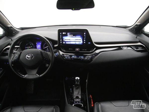 Grey Toyota C-HR 2018 in Vilnius, with an engine capacity of 1.80 L and mileage of 174 thousand km for 16999 €, photo 2 on AUTOMOTO.COM.LV