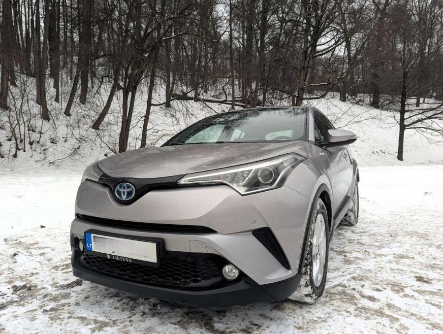 Grey Toyota C-HR 2018 in Kaunas, with an engine capacity of 1.80 L and mileage of 81 thousand km for 16200 €, photo 2 on AUTOMOTO.COM.LV