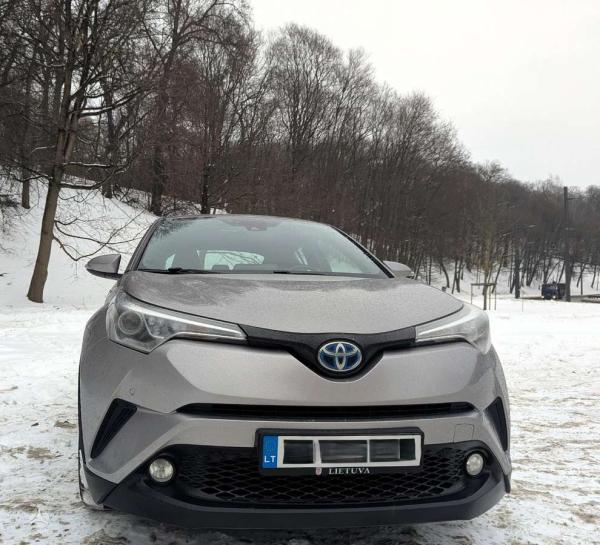 Pelēks Toyota C-HR 2018 Kauņa, ar dzinēja tilpumu 1.80 L un nobraukumu 81 tūkst. km par 16200 €, foto 3 vietnē AUTOMOTO.COM.LV