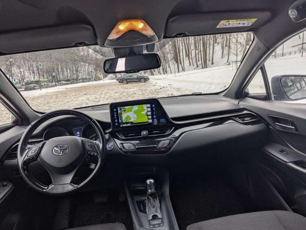 Pelēks Toyota C-HR 2018 Kauņa, ar dzinēja tilpumu 1.80 L un nobraukumu 81 tūkst. km par 16200 €, foto 4 vietnē AUTOMOTO.COM.LV