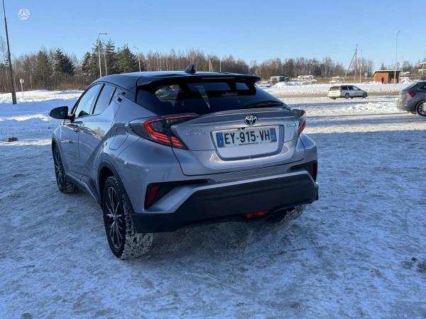 Pelēks Toyota C-HR 2018 Panevēža, ar dzinēja tilpumu 1.80 L un nobraukumu 260 tūkst. km par 13990 €, foto 7 vietnē AUTOMOTO.COM.LV