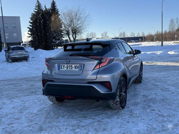 Pelēks Toyota C-HR 2018 Panevēža, ar dzinēja tilpumu 1.80 L un nobraukumu 260 tūkst. km par 13990 €, foto 8 vietnē AUTOMOTO.COM.LV