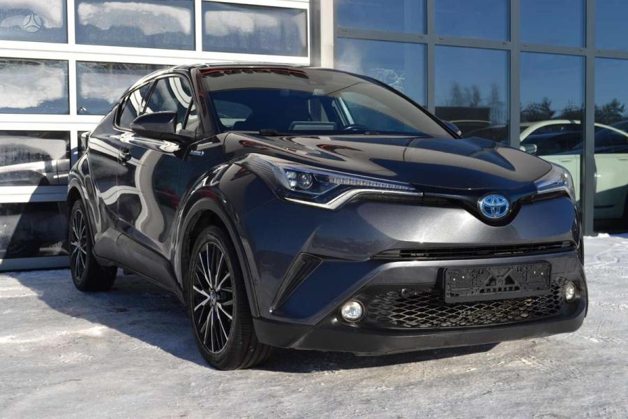 Серый Тойота C-HR 2018 в Вильнюс, объемом двигателя 1.80 л и пробегом 188 тыс. км за 16000 €, фото 4 на AUTOMOTO.COM.LV