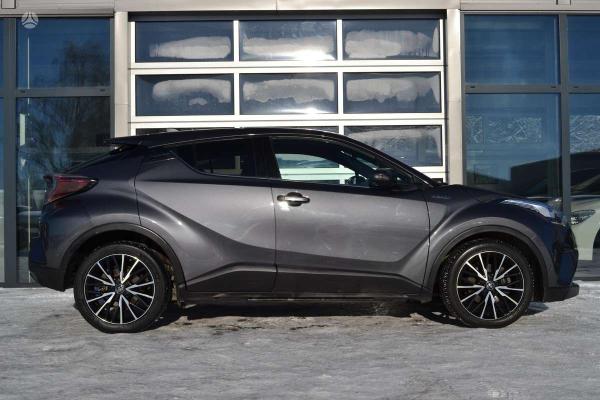 Серый Тойота C-HR 2018 в Вильнюс, объемом двигателя 1.80 л и пробегом 188 тыс. км за 16000 €, фото 5 на AUTOMOTO.COM.LV