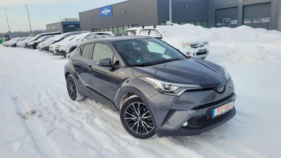 Pelēks Toyota C-HR 2018 Šauļi, ar dzinēja tilpumu 1.80 L un nobraukumu 186 tūkst. km par 15600 €, foto 1 vietnē AUTOMOTO.COM.LV